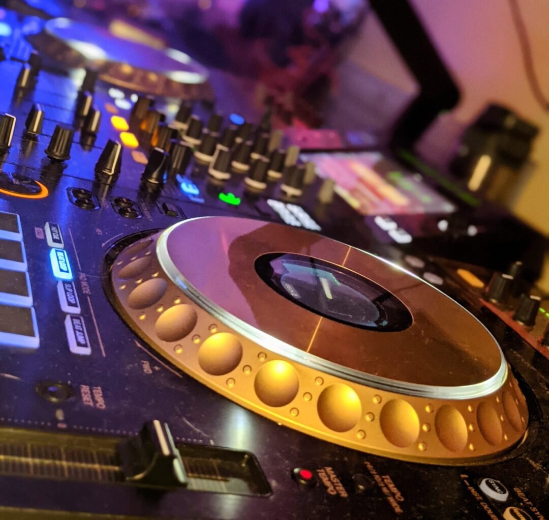 DJ Maverick | Get Ready for Something GNU!